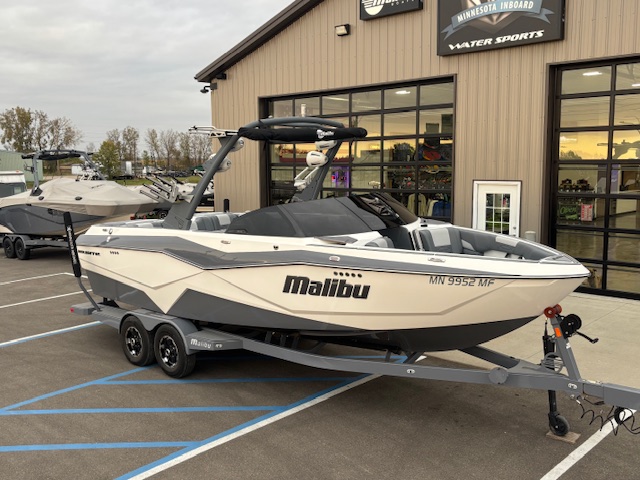 2022 Malibu Boats 25 LSV (Pre-Owned) #H6318 - Minnesota Inboard Water ...